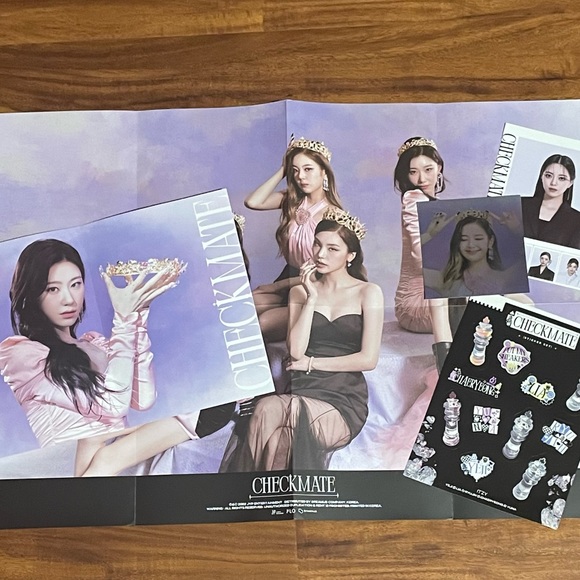 Other | Itzy Checkmate Poster Miniposter Stickerset Special Card And ...